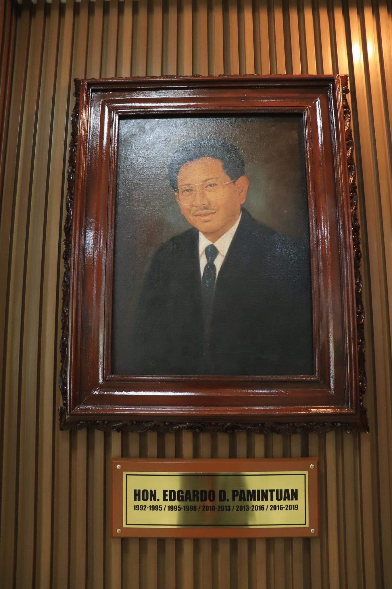 Portraits of Angeles City ex mayors restored – The Voice Newsweekly