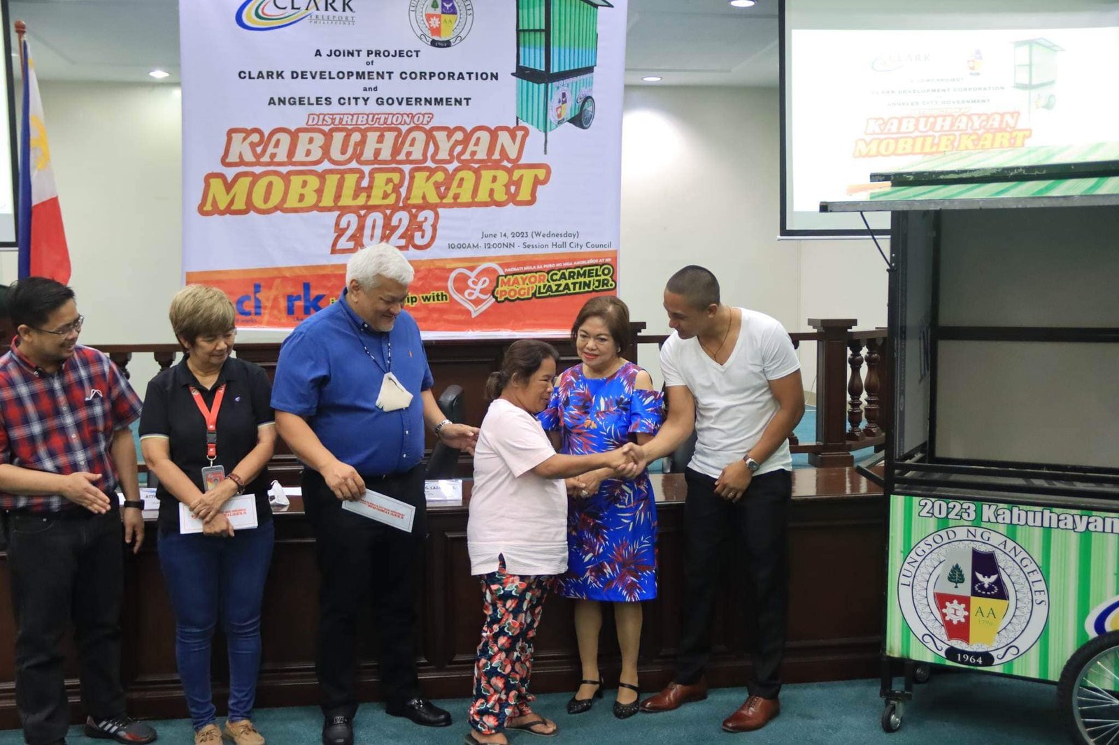 Mayor Pogi, CDC President distribute mobile karts – The Voice Newsweekly