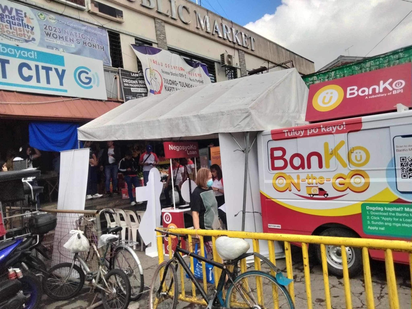 LOOK | BanKo ON-the-GO Van deployed Tuesdays at Mabalacat City Public ...