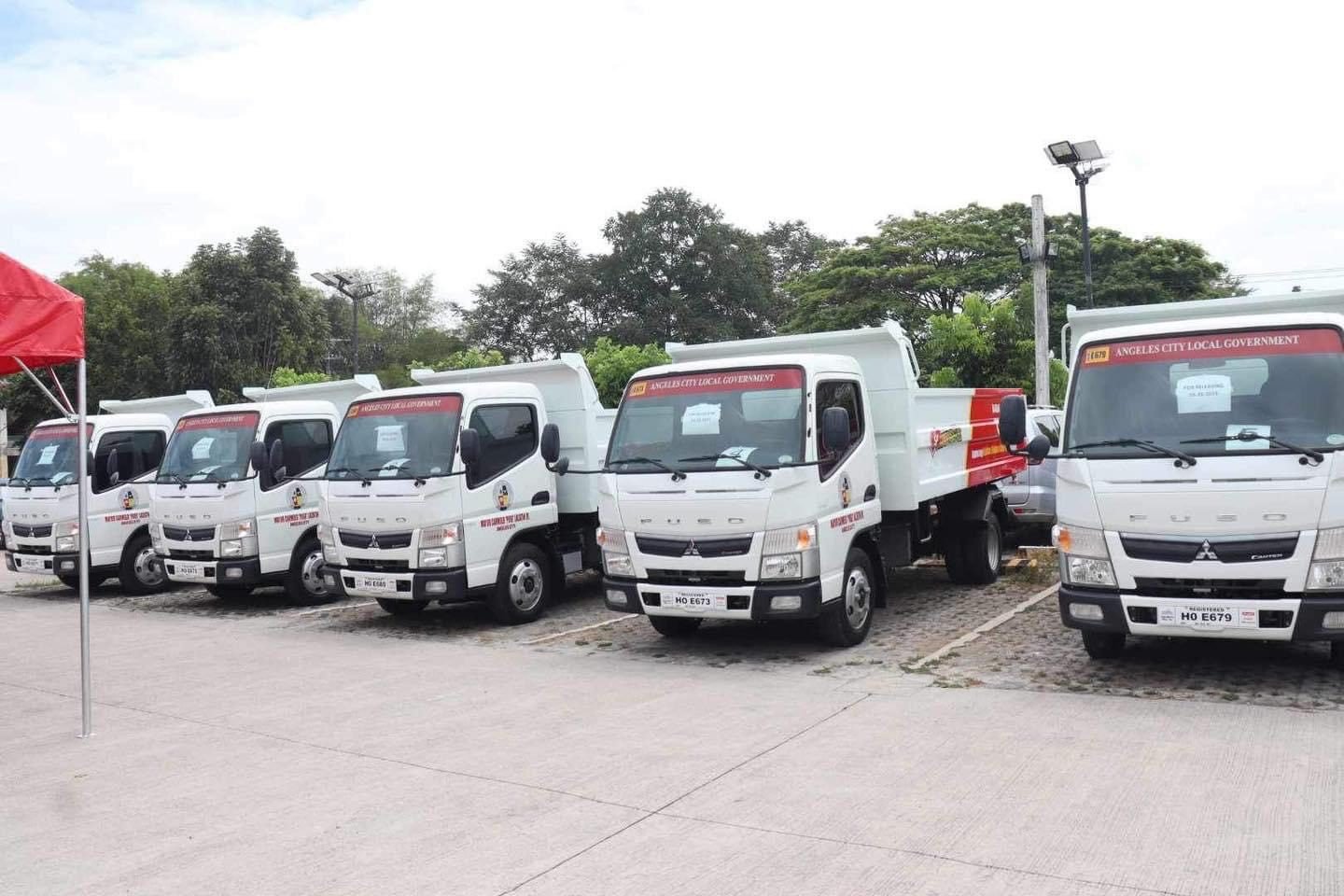 New garbage trucks for 17 Angeles City barangays – The Voice Newsweekly