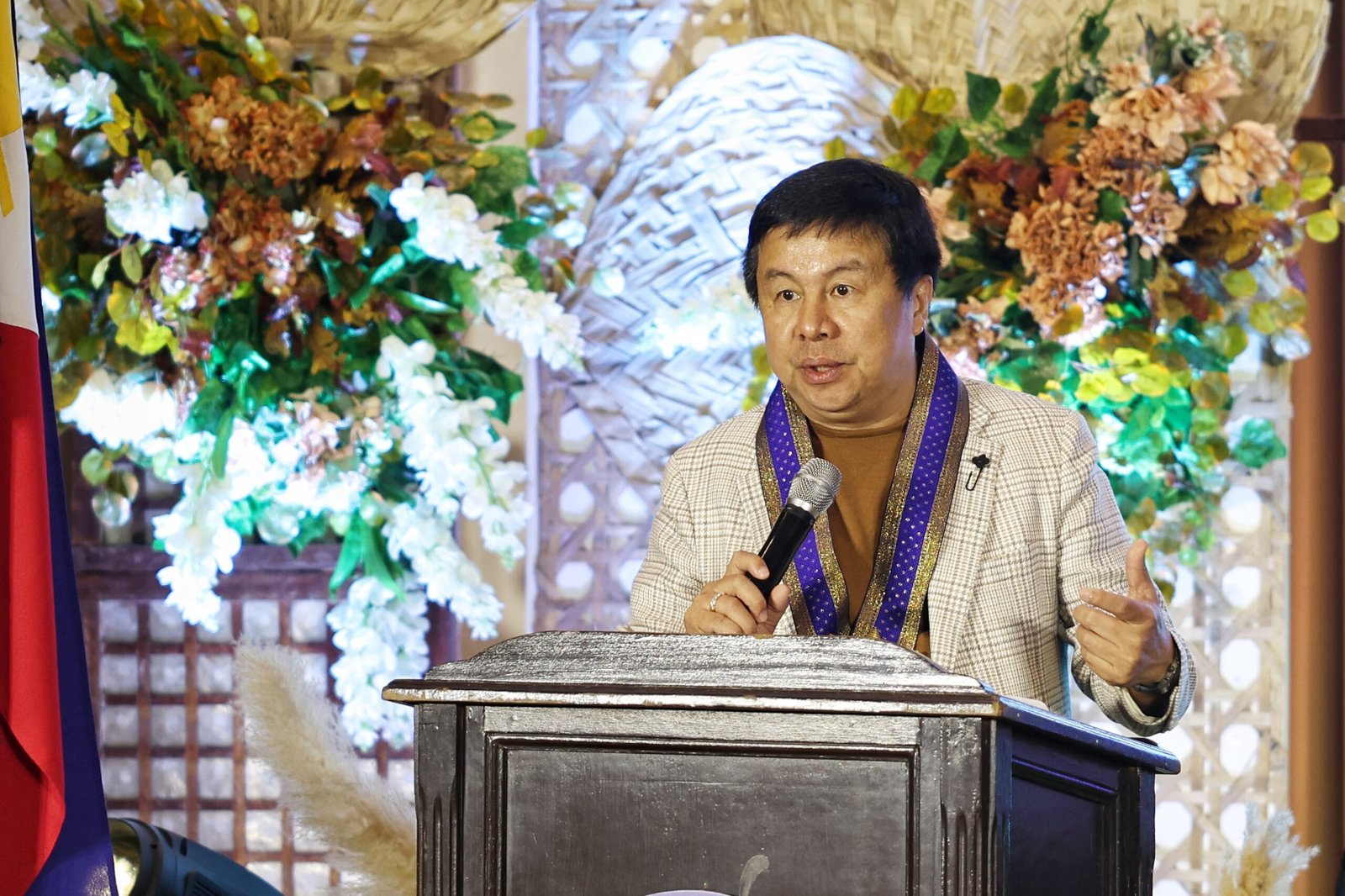 Converge CEO urges MSMEs to take dmall, steady steps toward AI Adoption ...